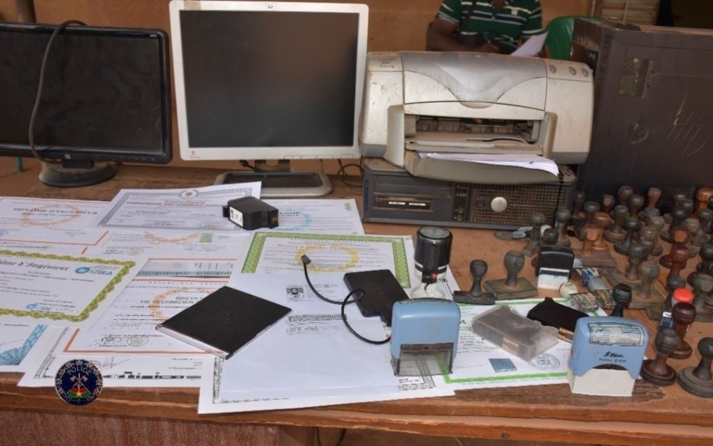 Burkina : Un réseau spécialisé dans le faux et usage de faux documents ...